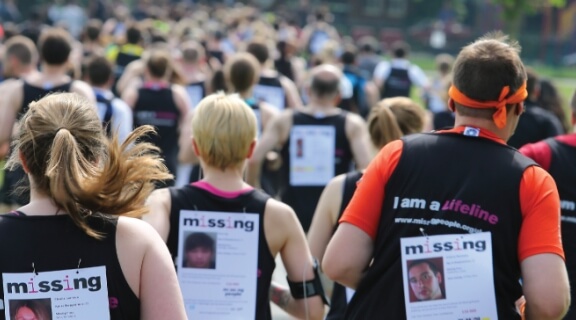 Ready to go the extra mile: Londoners run in Clapham for missing ...