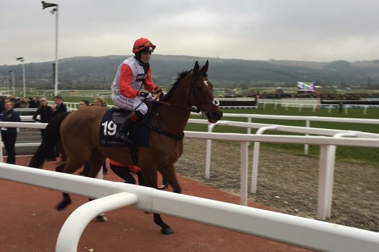 Victoria Pendleton saddles up at Cheltenham as horse racing returns to ...