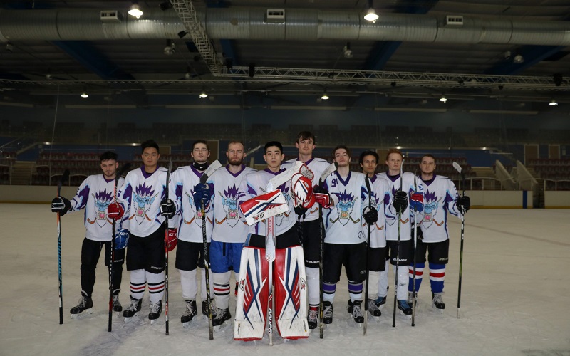 Streatham's hot hockey battle as UCL Yetis take on Imperial Devils in ...