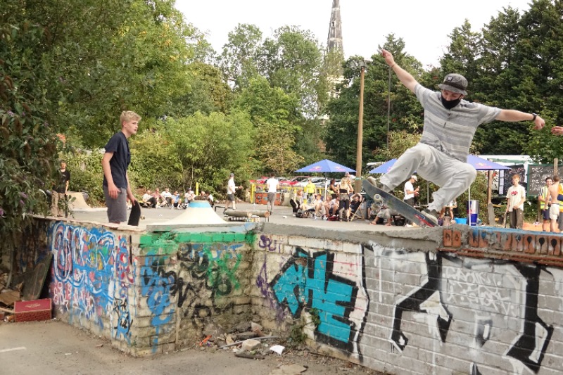VIDEO: Grove DIY skateboarders ramp up charity effort and fight to save ...