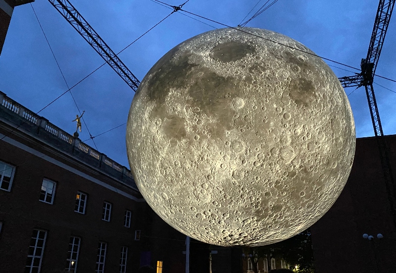 WATCH: Museum of the Moon captivates Kensington WATCH: Museum of the ...