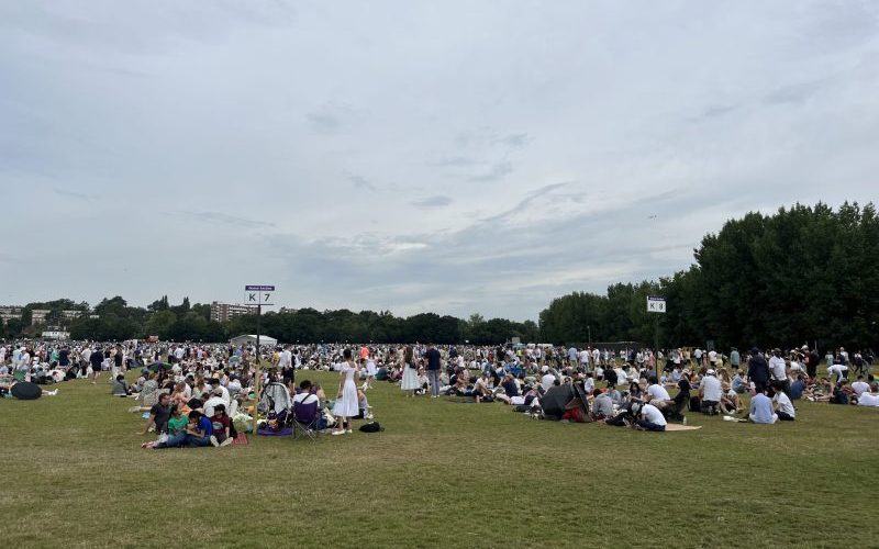 Wimbledon ticket queue promises fun day out for tennis fans