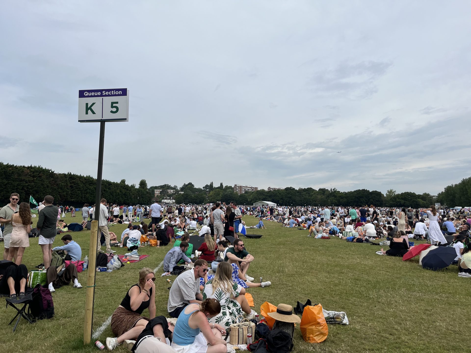 Wimbledon ticket queue promises fun day out for tennis fans