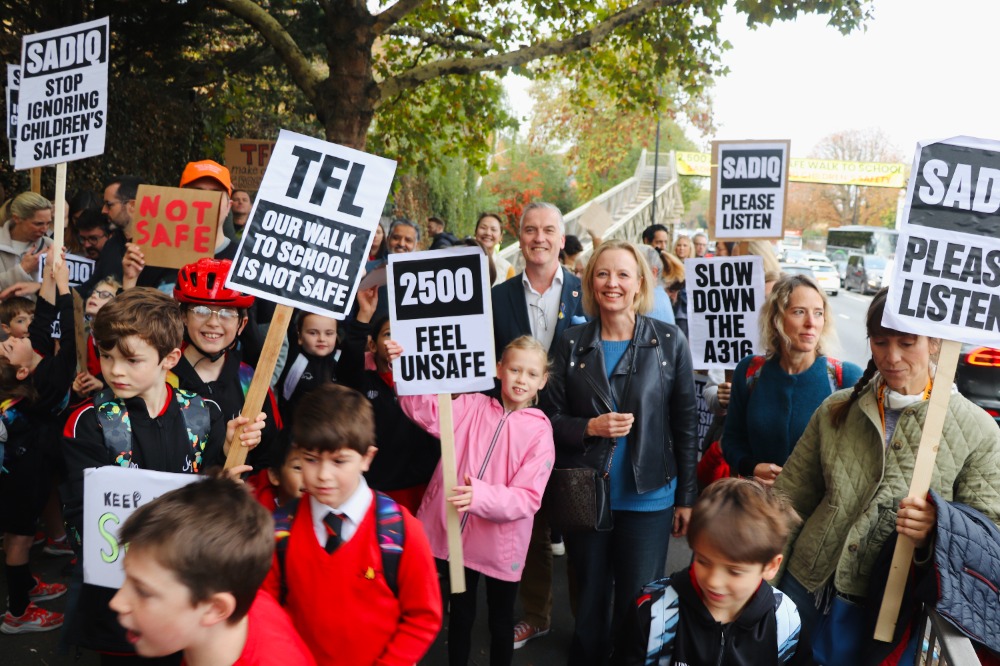 Twickenham school protest: Families demand TfL address safety concerns ...